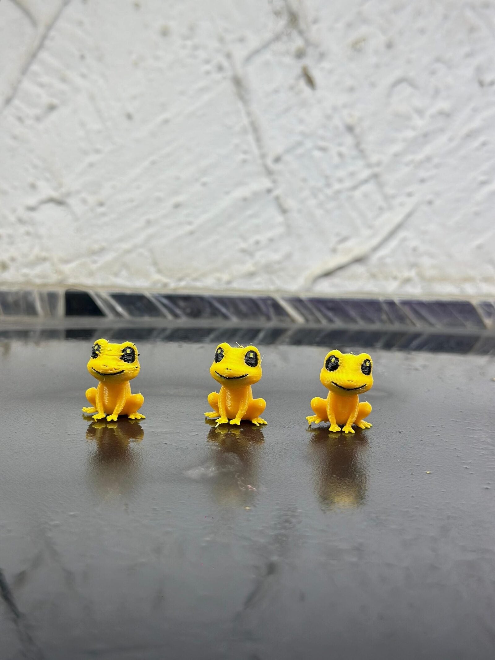 3D Yellow Frogs | Aquarium Aquascaping – Splashy Fin Aquarium